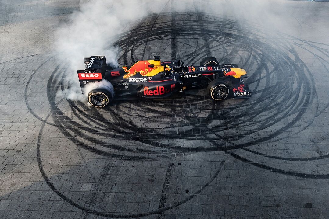 Red Bull Showrun by ALUMIL: Η πρωταθλήτρια Oracle Red Bull Racing για ...