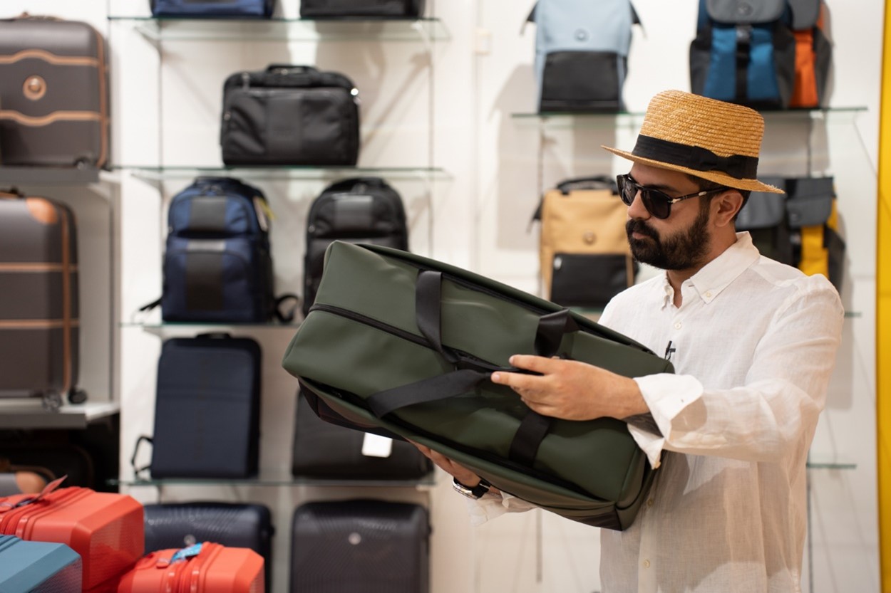 Summer Bag Stories: Πες μου πού θα πας διακοπές, να σου πω τι βαλίτσα ...