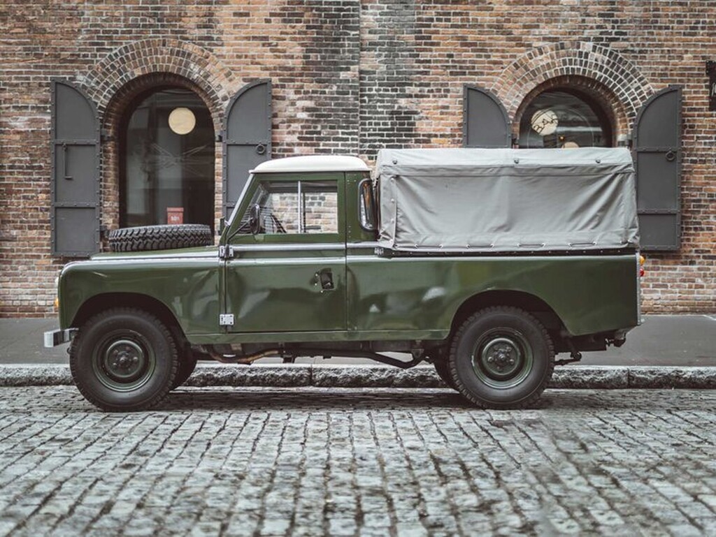 Τα παλιά Land Rover παραμένουν μάχιμα χάρη στην Brooklyn Coachworks ...