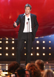 Style Evolution: Ο Hugh Grant πάντα ντυνόταν σαν έμπορος έργων τέχνης ...