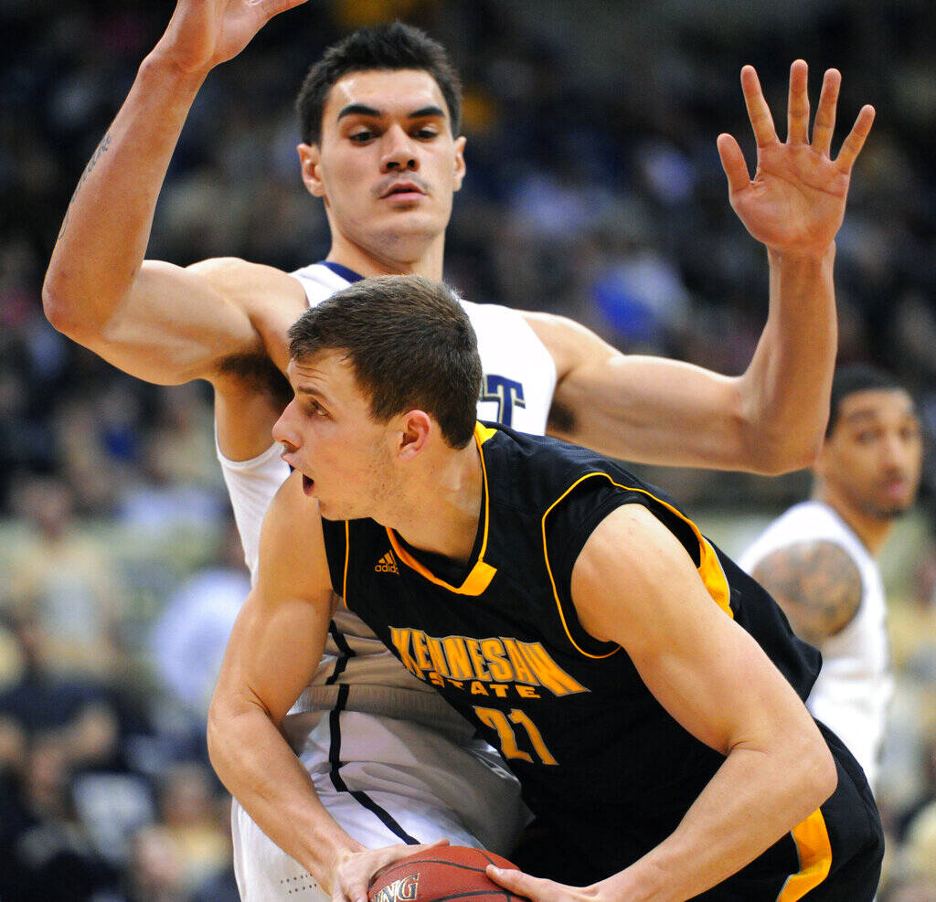 Ο Steven Adams αφήνει μαλλί για να μην τα «σκάει» στους μπαρμπέρηδες ...