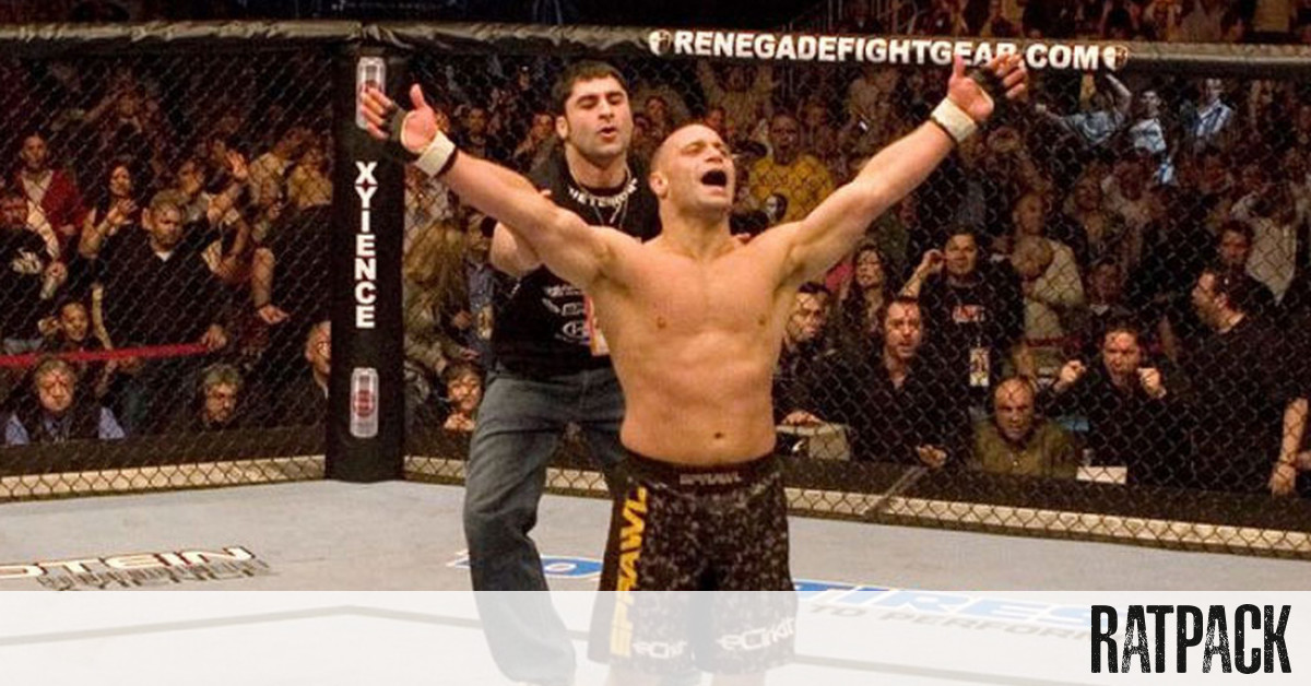 Μαχητής του UFC ξεφτιλίζει μεθύστακα που παρενοχλεί κόσμο και το ...