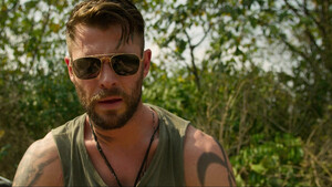 Aviator: Η ιστορία πίσω από τα γυαλιά ηλίου που σημάδεψαν την pop ...