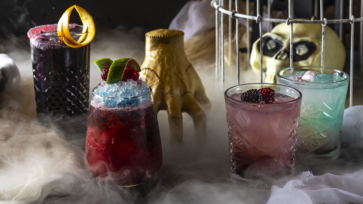 Αυτές τις Απόκριες τα TGI FRIDAYS™ φέρνουν το σκοτεινό σκηνικό της ...